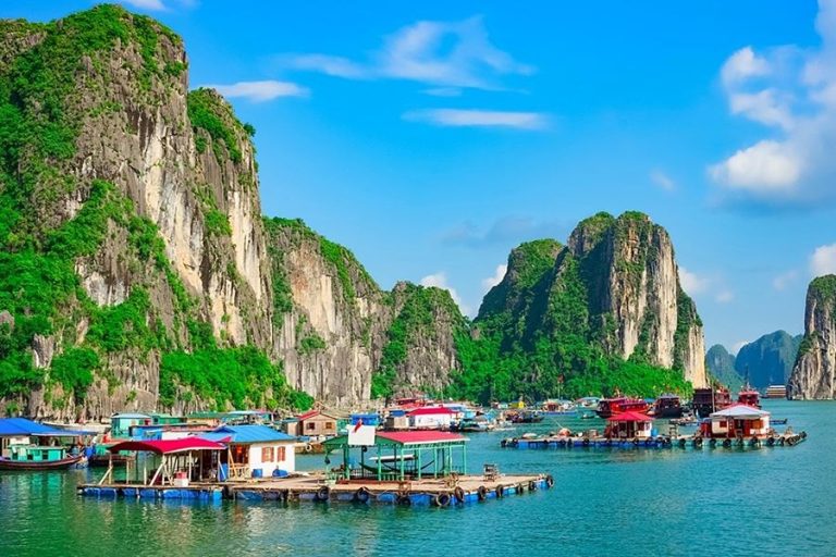 Cua Van Floating Village - Viet Dan Travel